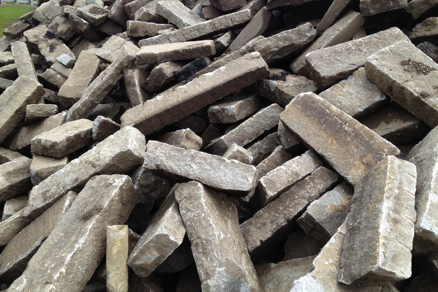 Building Product: Reclaimed Granite Curbing [102ed9e] | ARCAT
